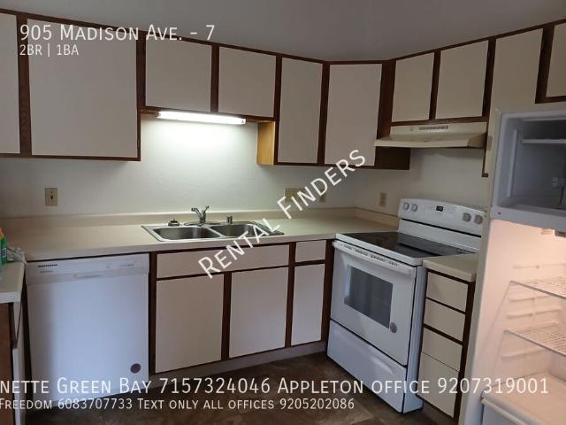 2 BR, 1 BA Apartment 905 Madison Ave Marinette, WI 54143