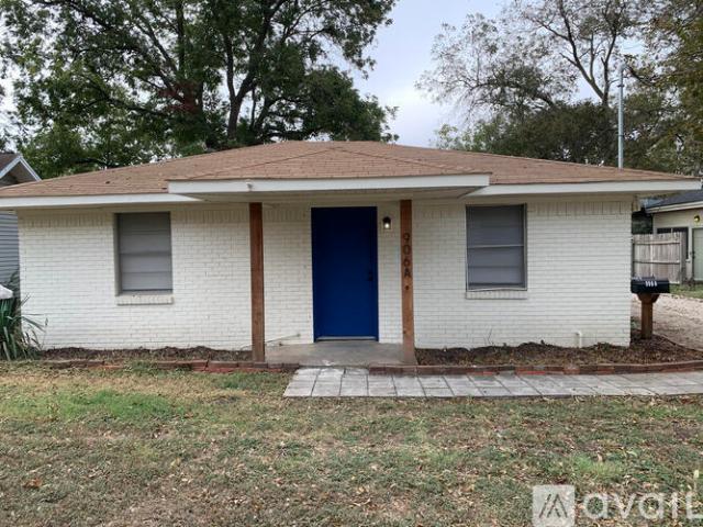 2 BR, 1 BA Apartment 906 A E Walnut St, Hillsboro, TX 76645