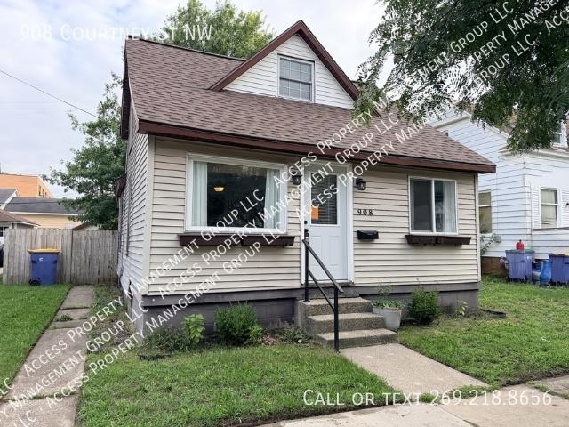 2 BR, 1 BA Apartment 908 Courtney St NW, Grand Rapids, MI 49504