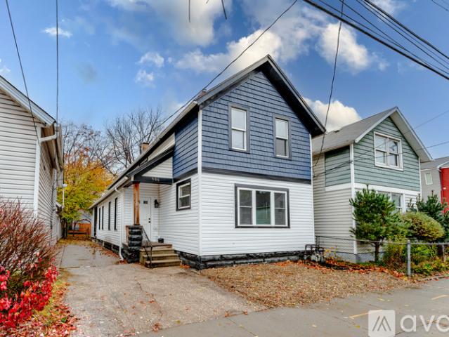 2 BR, 1 BA Apartment 908 Fruit Avenue, Unit Up, Cleveland, OH 44113