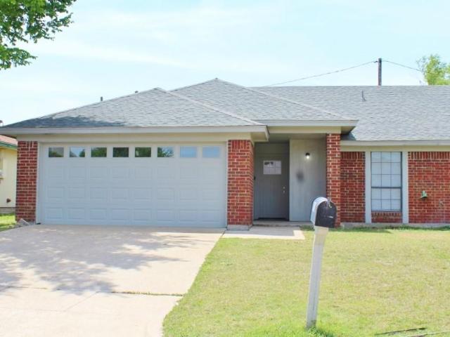 2 BR, 1 BA Apartment 9113 Lanham St, White Settlement, TX 76108