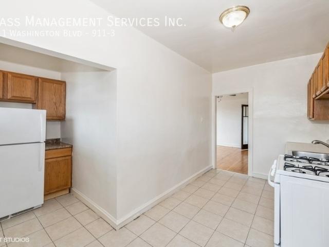 2 BR, 1 BA Apartment 911 Washington Blvd, Oak Park, IL 60302