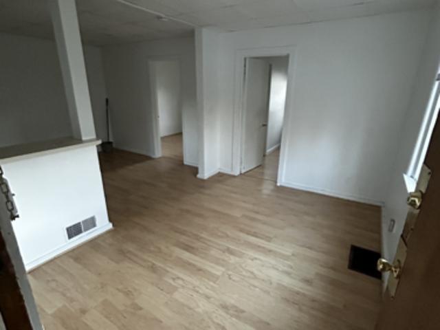 2 BR, 1 BA Apartment 917 W Cross St, Unit 2, Ypsilanti, MI 48197