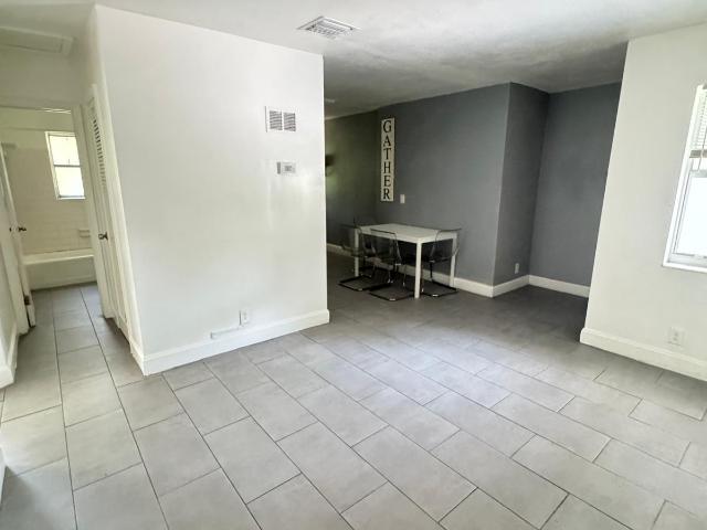 2 BR, 1 BA Apartment 914 3rd Street, West Palm Beach, FL 33401
