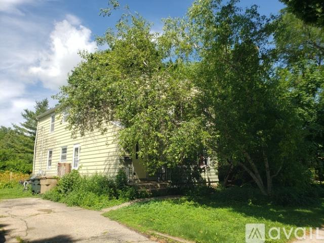 2 BR, 1 BA Apartment 914 High St, Unit 2, Madison, WI 53715