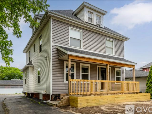 2 BR, 1 BA Apartment 914 Main Street, Unit Unit 2, St. Joseph, MI 49085