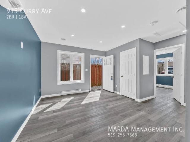 2 BR, 1 BA Apartment 915 Curry Ave, Windsor, ON N9B 2C3