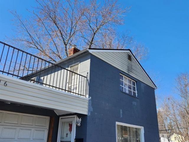2 BR, 1 BA Apartment 916 W. Michigan Ave. Apt Ypsilanti, MI 48197