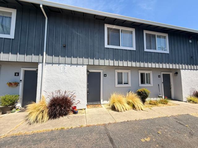 2 BR, 1 BA Apartment 921 Ripley St Santa Rosa, CA 95401
