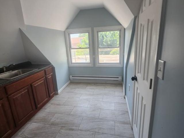 2 BR, 1 BA Apartment 921 S 17th St, Unit 3, Newark, NJ 07108