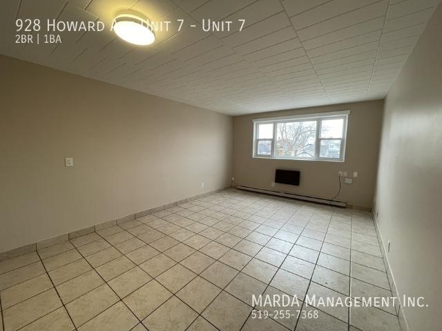 2 BR, 1 BA Apartment 928 Howard Ave Unit 7, Windsor, ON N9A 1S5