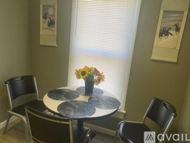 2 BR, 1 BA Apartment 932 W Washington St, Unit 2, Springfield, IL 62702