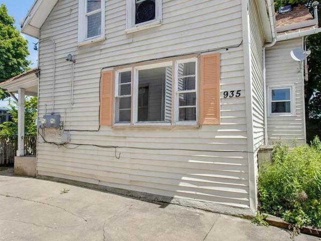 2 BR, 1 BA Apartment 935 Niagara St Buffalo, NY 14213
