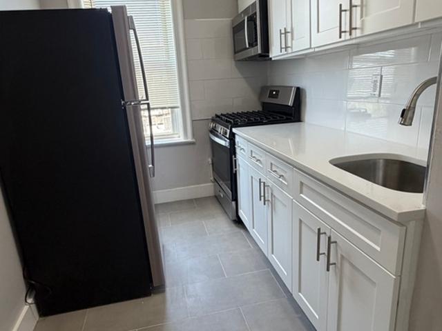 2 BR, 1 BA Apartment 9 Bentley Ave, Unit 15, Jersey City, NJ 07304