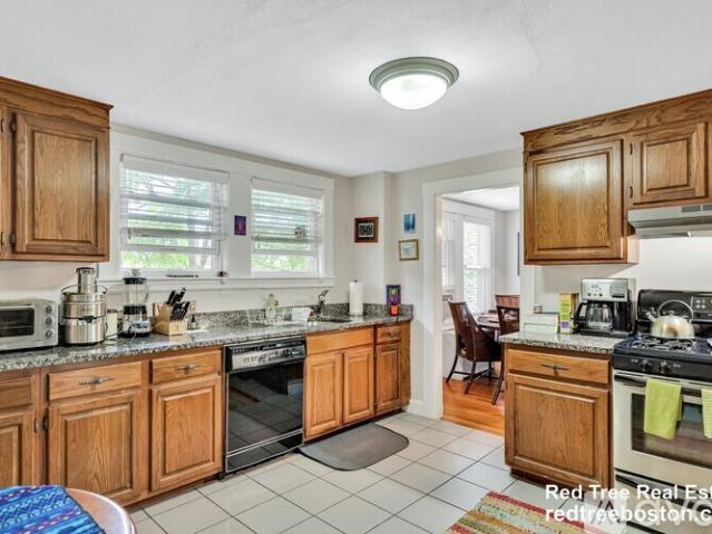 2 BR, 1 BA Apartment 9 Keefe Ave, Unit 1, Newton, MA 02464