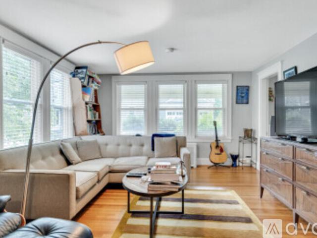 2 BR, 1 BA Apartment 9 Keefe Ave, Unit 1, Newton, MA 02464