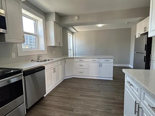 2 BR, 1 BA Apartment 9 Holton Ave N, Hamilton, ON L8L 6H3