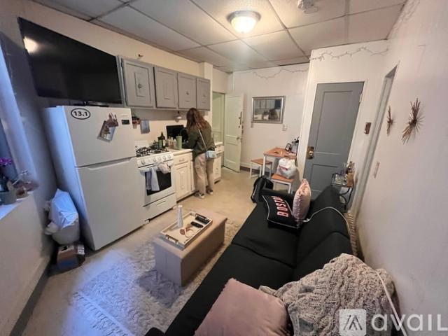 2 BR, 1 BA Apartment 9 Myrtle St, Unit 4, Boston, MA 02114