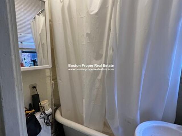 2 BR, 1 BA Apartment 9 Myrtle St, Unit 8, Boston, MA 02114