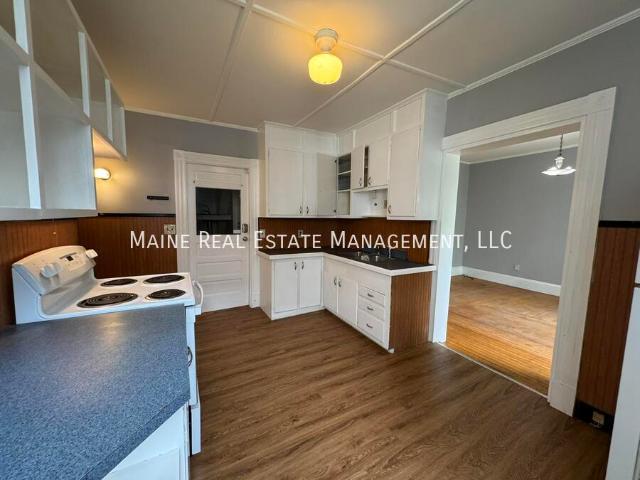 2 BR, 1 BA Apartment 9 Summer St. Apt Waterville, ME 04901