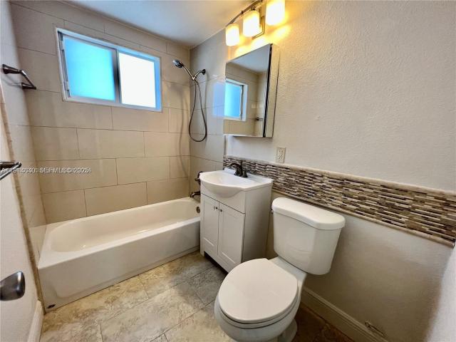 2 BR, 1 BA in Arch Creek East