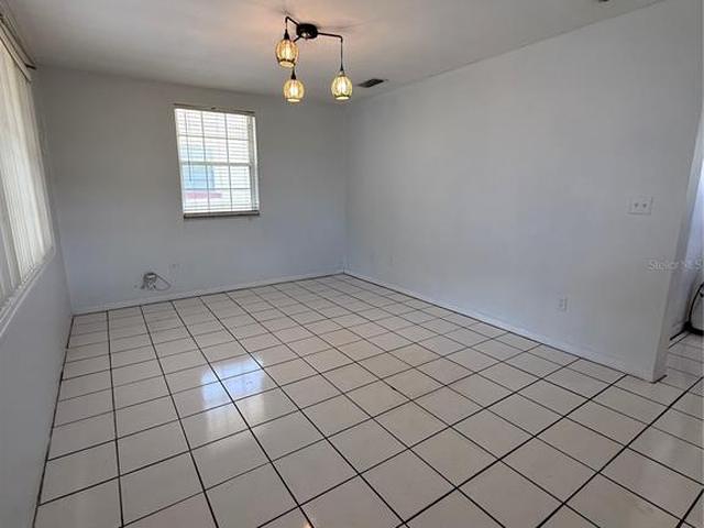 2 BR, 1 BA in Hyde Park North