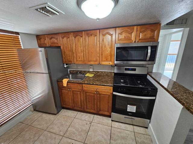 2 BR, 1 BA in Miami Springs