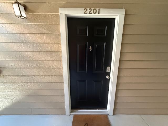 2 BR, 1 BA in River Oaks Shopping Center