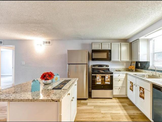 2 BR, 1 BA in West Port
