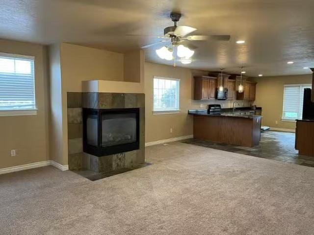 2 BR / 2.5 BA Townhouse in Quiet, Family Friendly Community 1.