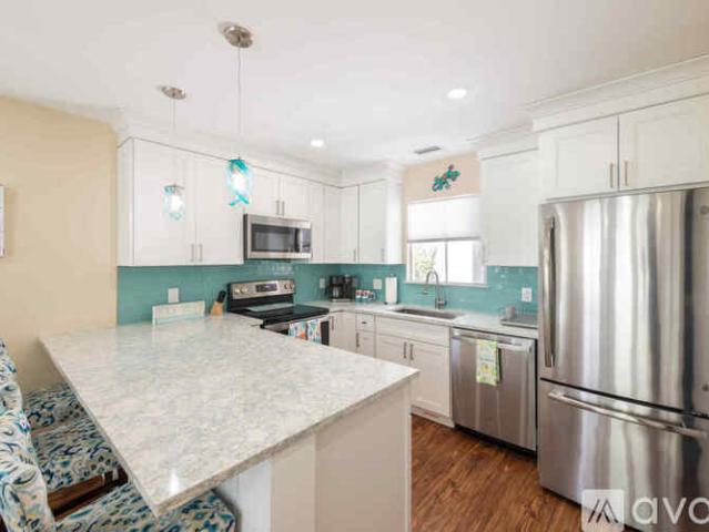 2 BR, 2.5 BA Apartment 1075 Duval Street, Unit R12, Key West, FL 33040