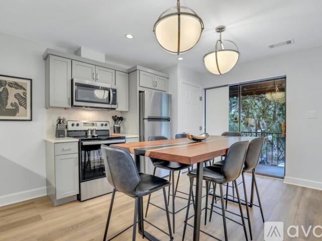 2 BR, 2.5 BA Apartment 101 E Gaston St, Unit 1A, Savannah, GA 31401