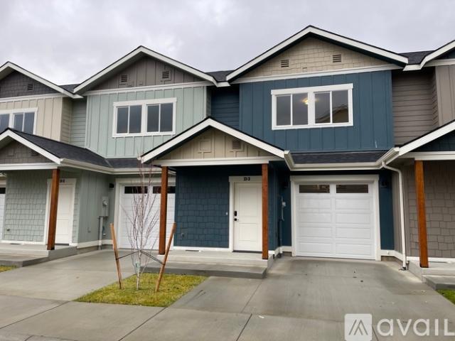 2 BR, 2.5 BA Apartment 1030 Finch Ln, Unit D3, Wenatchee, WA 98801
