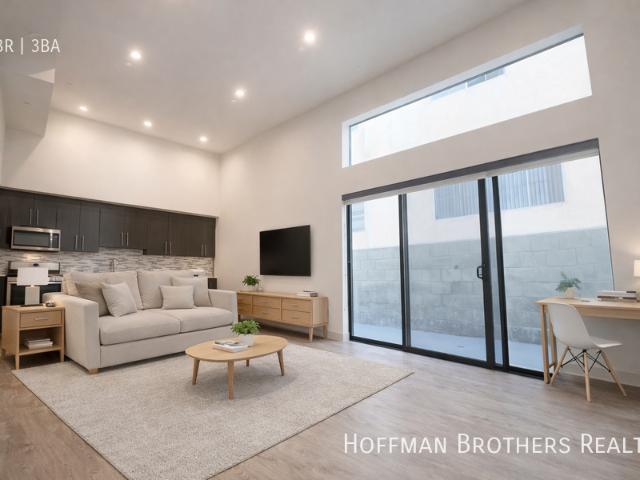 2 BR, 2.5 BA Apartment 115 S St Andrews Pl, Los Angeles, CA 90004