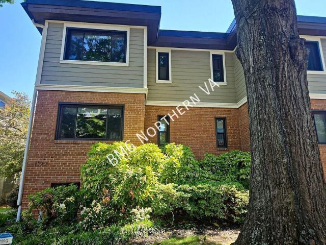 2 BR, 2.5 BA Apartment 1127 Stuart St N, Arlington, VA 22201
