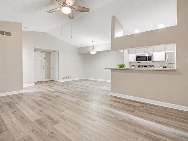 2 BR, 2.5 BA Apartment 124 SW 62nd Street Unit 551, Gainesville, FL 32607