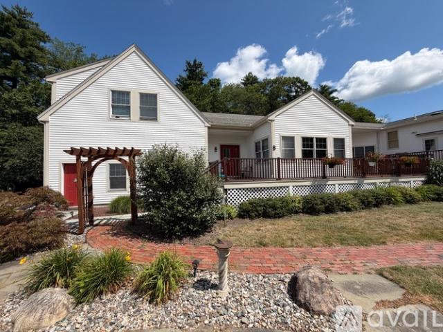 2 BR, 2.5 BA Apartment 123 Union Road, Stratham, NH 03885
