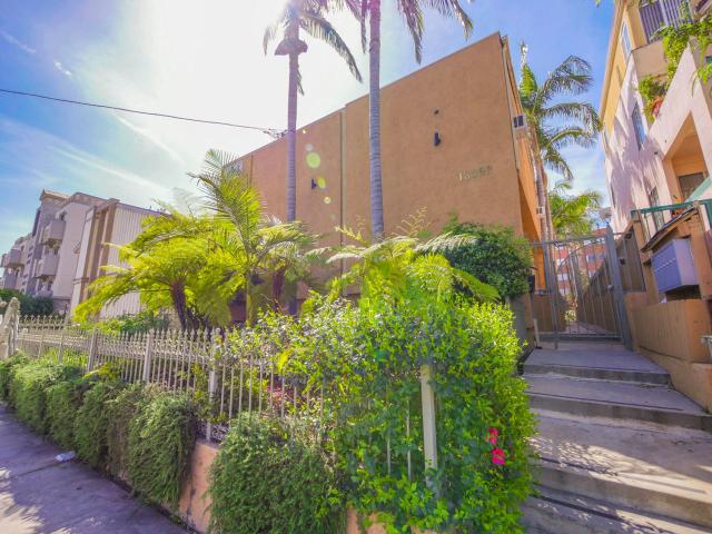2 BR, 2.5 BA Apartment 13952 Moorpark Street Unit 037#05Â, Sherman Oaks, CA 91423