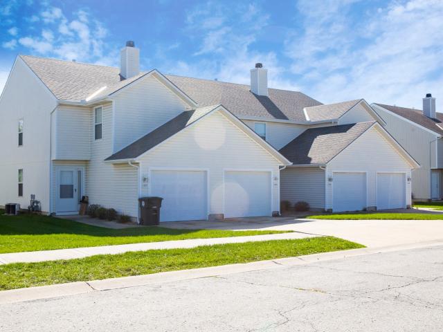 2 BR, 2.5 BA Apartment 1310 Minnie Avenue Unit 1111, Belton, MO 64012