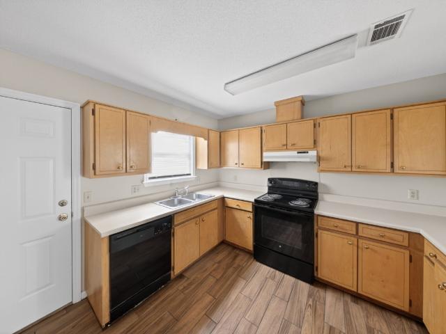 2 BR, 2.5 BA Apartment 1469 Green St, Valdosta, GA 31601