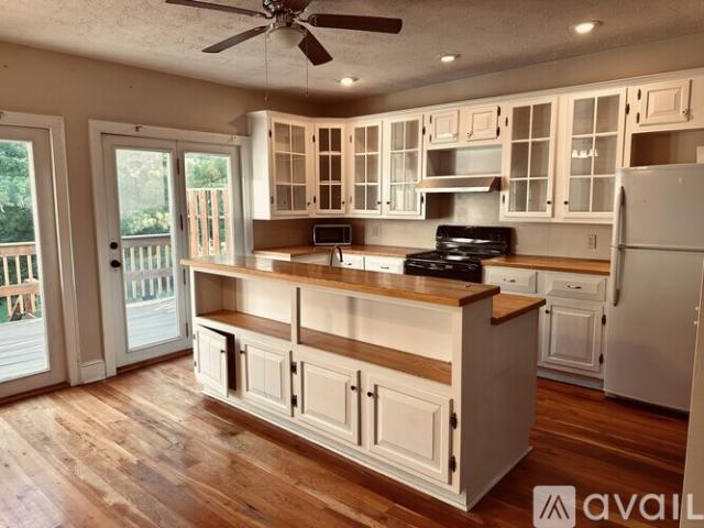 2 BR, 2.5 BA Apartment 160 Washington St, Unit 1, Manlius, NY 13104
