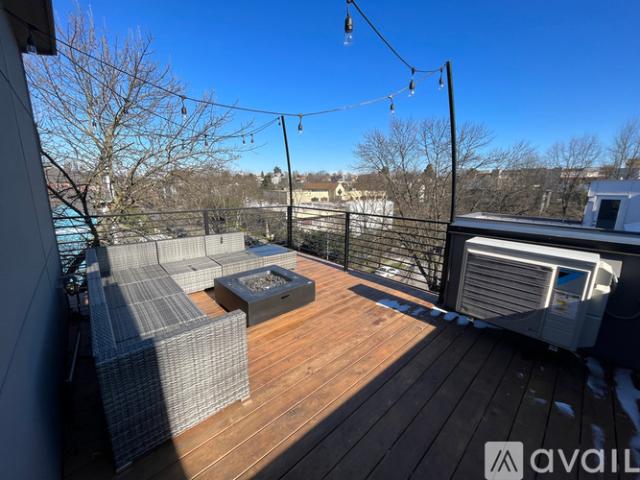2 BR, 2.5 BA Apartment 2023 A S Washington St, Unit A, Seattle, WA 98144