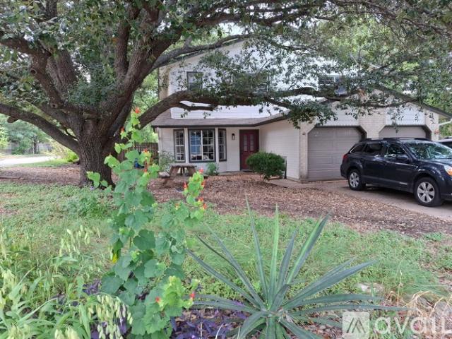 2 BR, 2.5 BA Apartment 2106 Kenneth Avenue, Unit Unit A, Austin, TX 78741