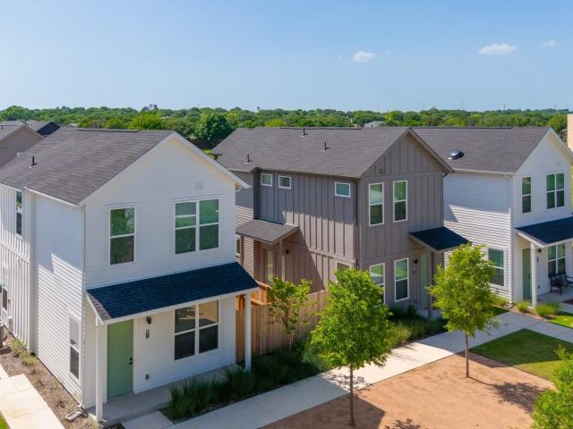 2 BR, 2.5 BA Apartment 2205 North Bonnie Brae Street Unit 1805, Denton, TX 76207