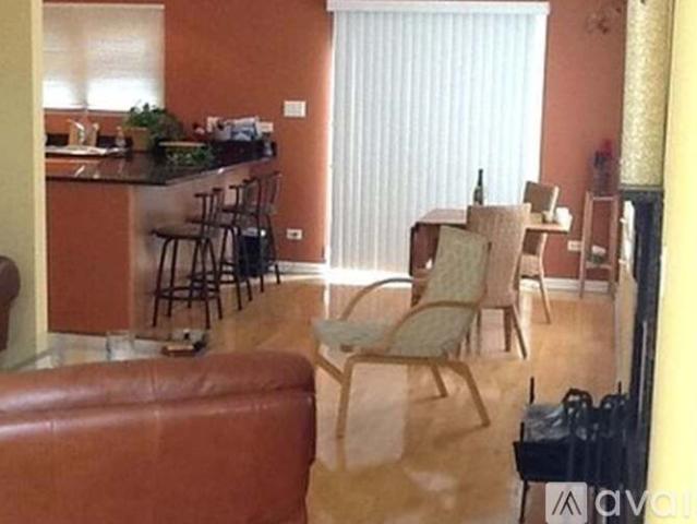 2 BR, 2.5 BA Apartment 220 Des Plaines St, Unit Unit A, Forest Park, IL 60130