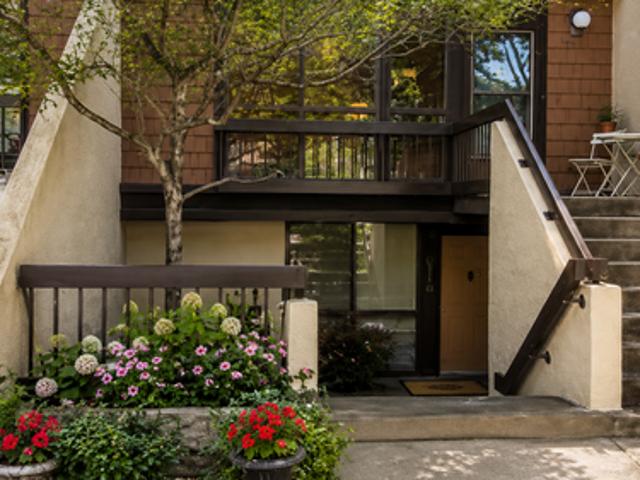 2 BR, 2.5 BA Apartment 2226 South Quincy Street, Arlington, VA 22204
