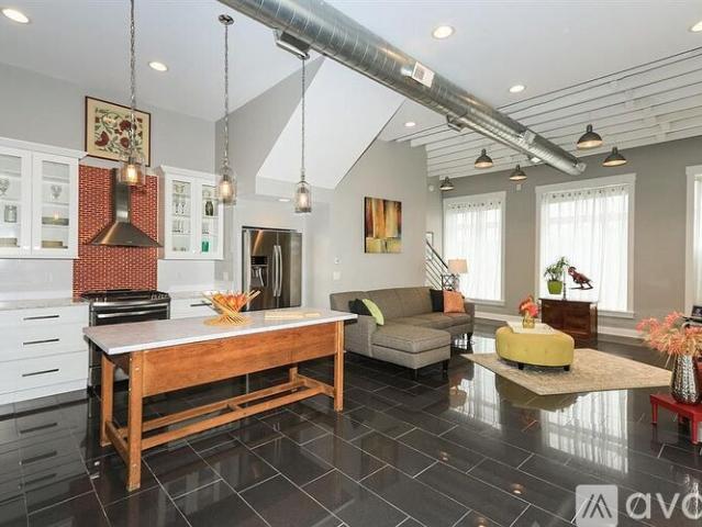 2 BR, 2.5 BA Apartment 2354 Riverside Drive, Cincinnati, OH 45202