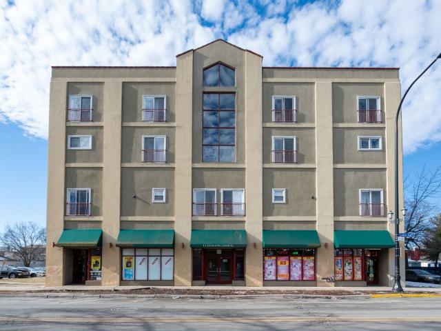 2 BR, 2.5 BA Apartment 2300 S Central Ave, Cicero, IL 60804