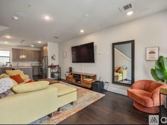2 BR, 2.5 BA Apartment 2401 Crawford Street, Unit A210, Houston, TX 77004