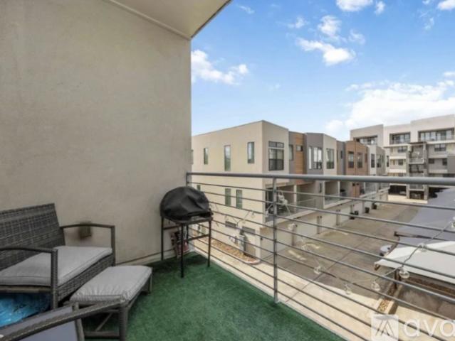 2 BR, 2.5 BA Apartment 2401 Crawford Street, Unit A210, Houston, TX 77004